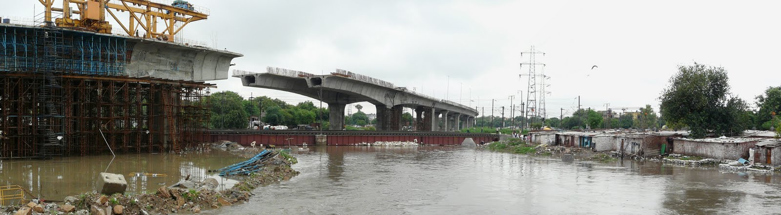 Barapullah Nala in Spate | Sarson ke Khet